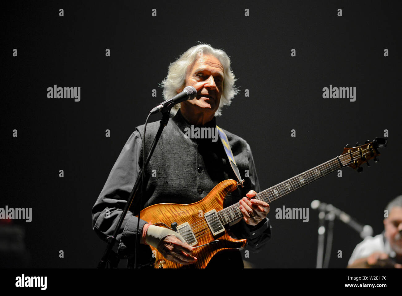 John mclaughlin guitarist hi-res stock photography and images - Alamy