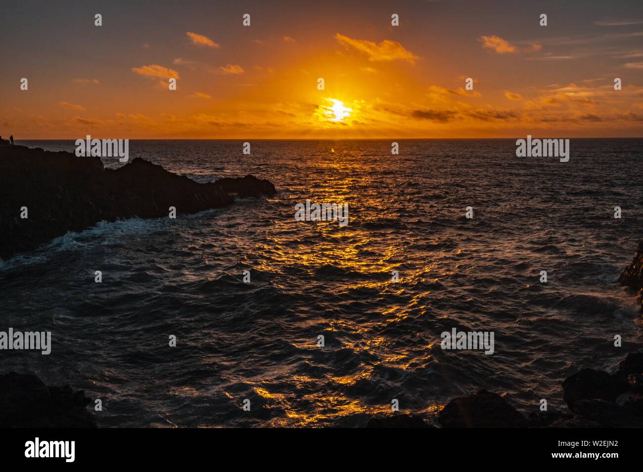 Beautiful scenery of the ocean with breathtaking waves and an amazing ...