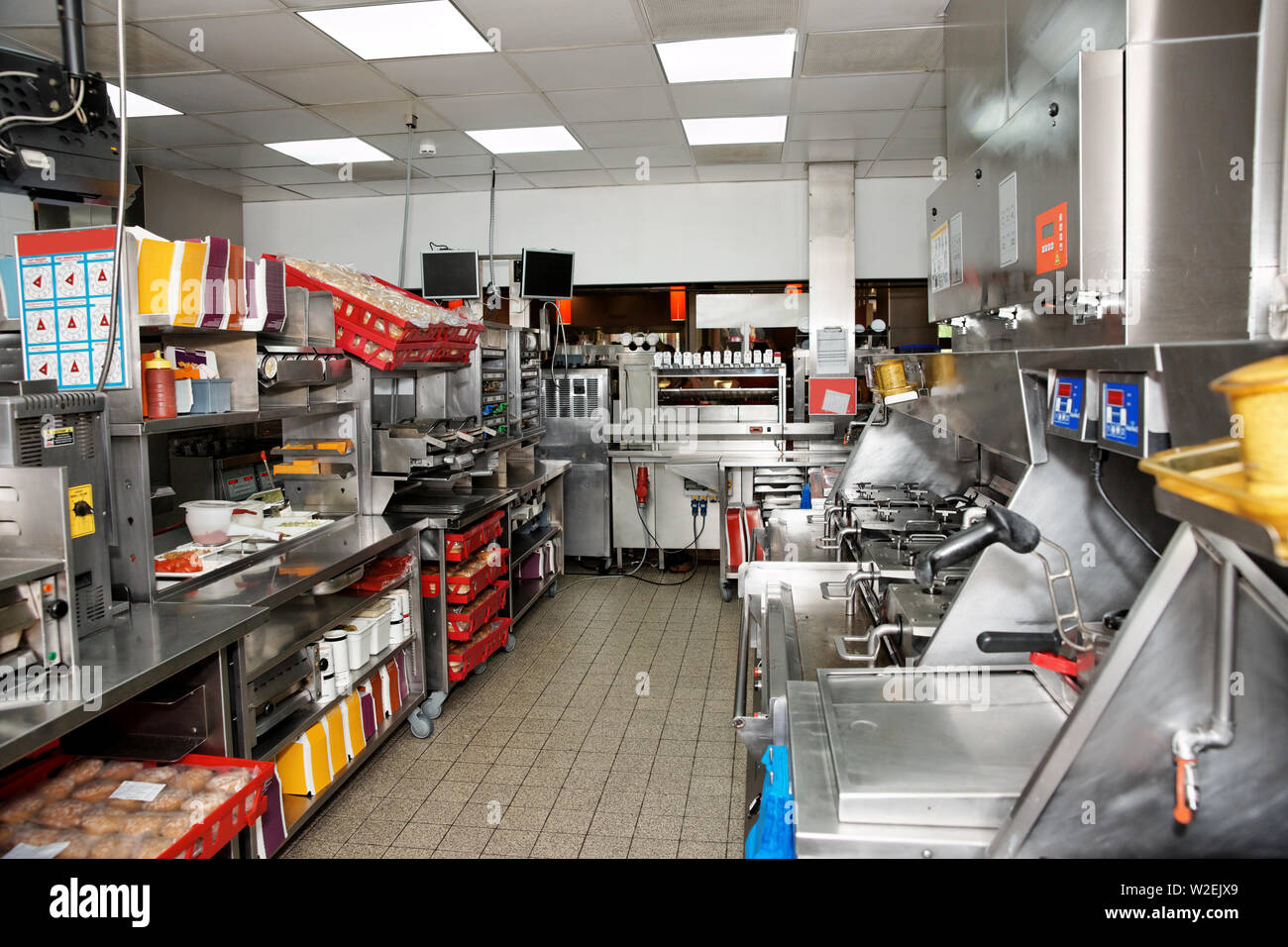 Commercial kitchen of a fast food restaurant Stock Photo - Alamy