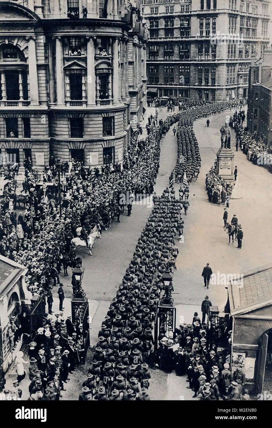 First American troops passing through London, England ca. 1917 Stock ...