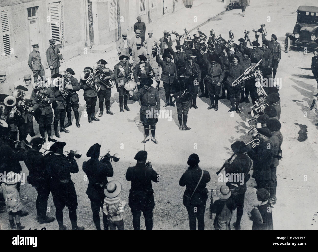 French army band hi-res stock photography and images - Alamy