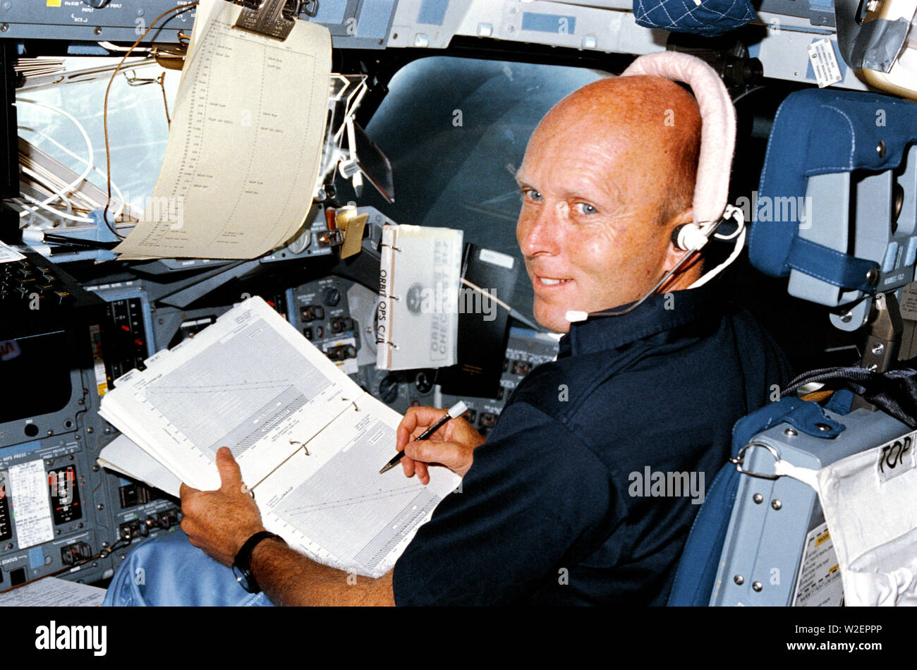 (29 July-6 Aug 1985) --- C. Gordon Fullerton with consummables charts ...