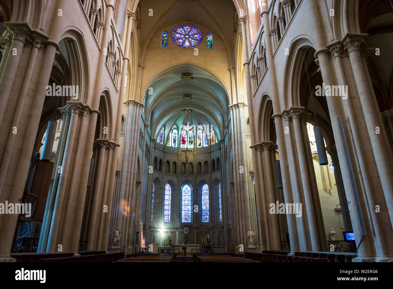 Main altar of Lyon Cathedral, Cathédrale Saint-Jean-Baptiste de Lyon ...