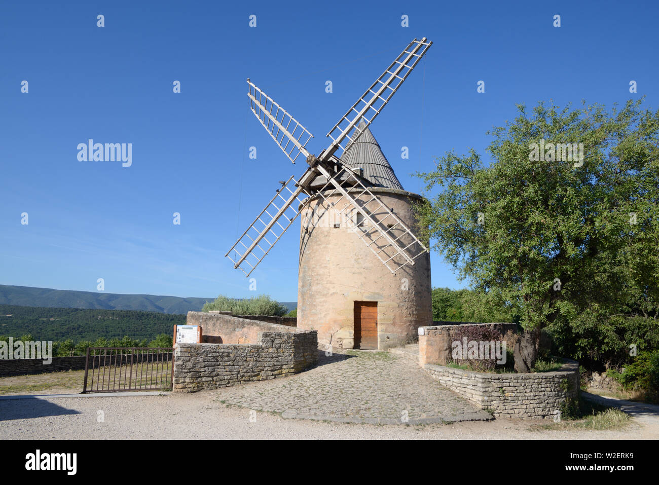 Windmill Goult, known as the Moulin de Jerusalem, Goult Luberon ...