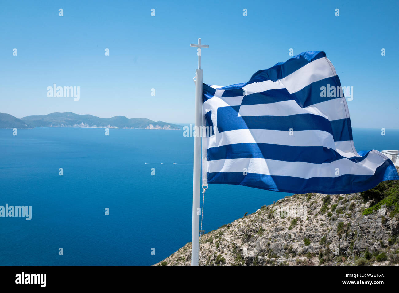 Greek flag on beach hi-res stock photography and images - Alamy
