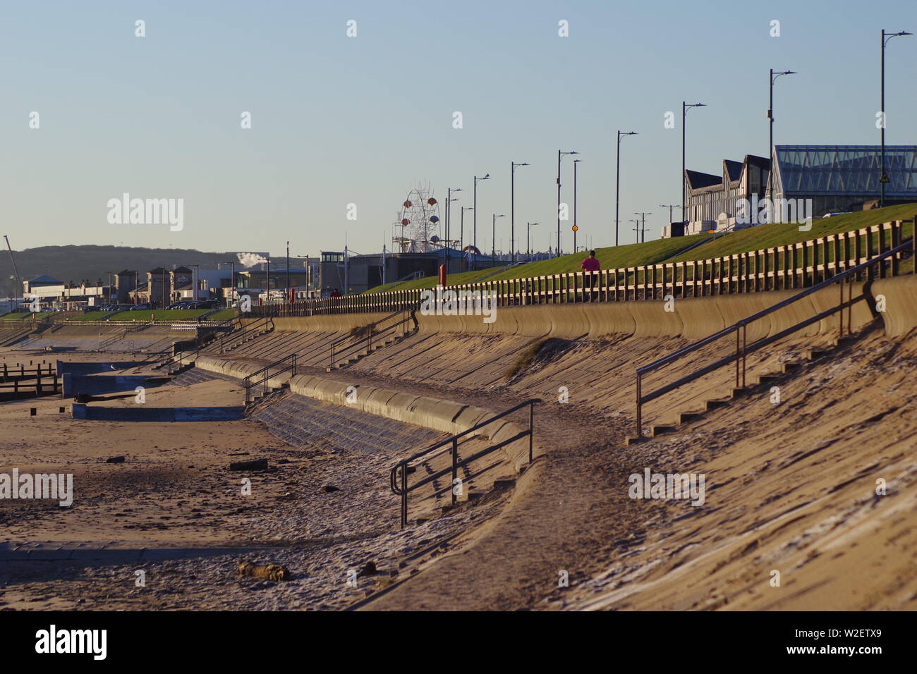 Aberdeen Beach on a Winters Morning. Sea Wall and Beach Esplanade ...