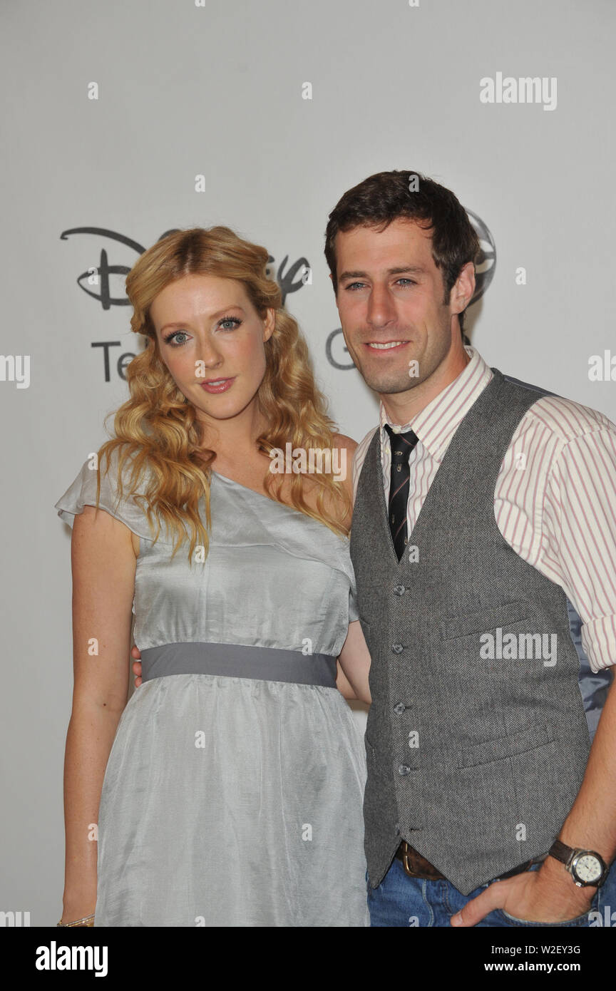 Jennifer finnigan josh cooke hi-res stock photography and images - Alamy