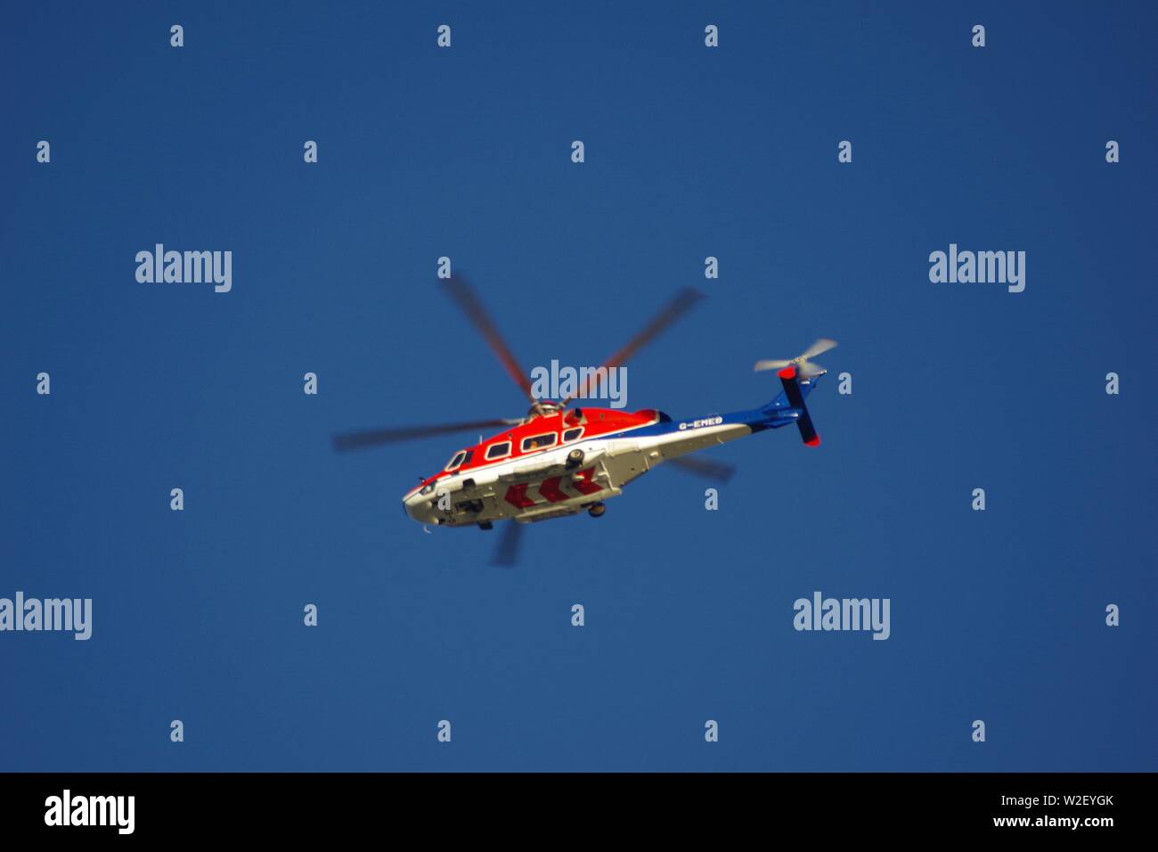 Puma helicopter oil rig hi-res stock photography and images - Alamy