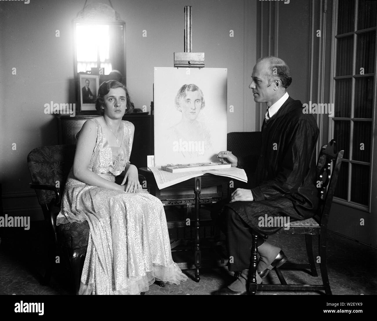 Helen Eames Doherty with portrait artist ca. 1931 Stock Photo - Alamy