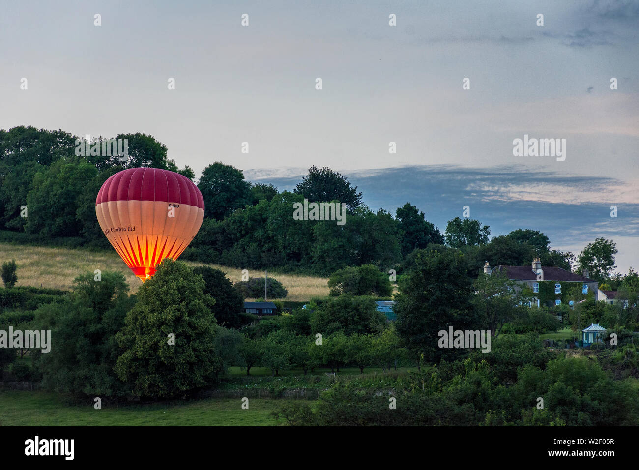 Batheaston, Somerset, UK. 8th July 2019. A hot air balloon comes to a ...
