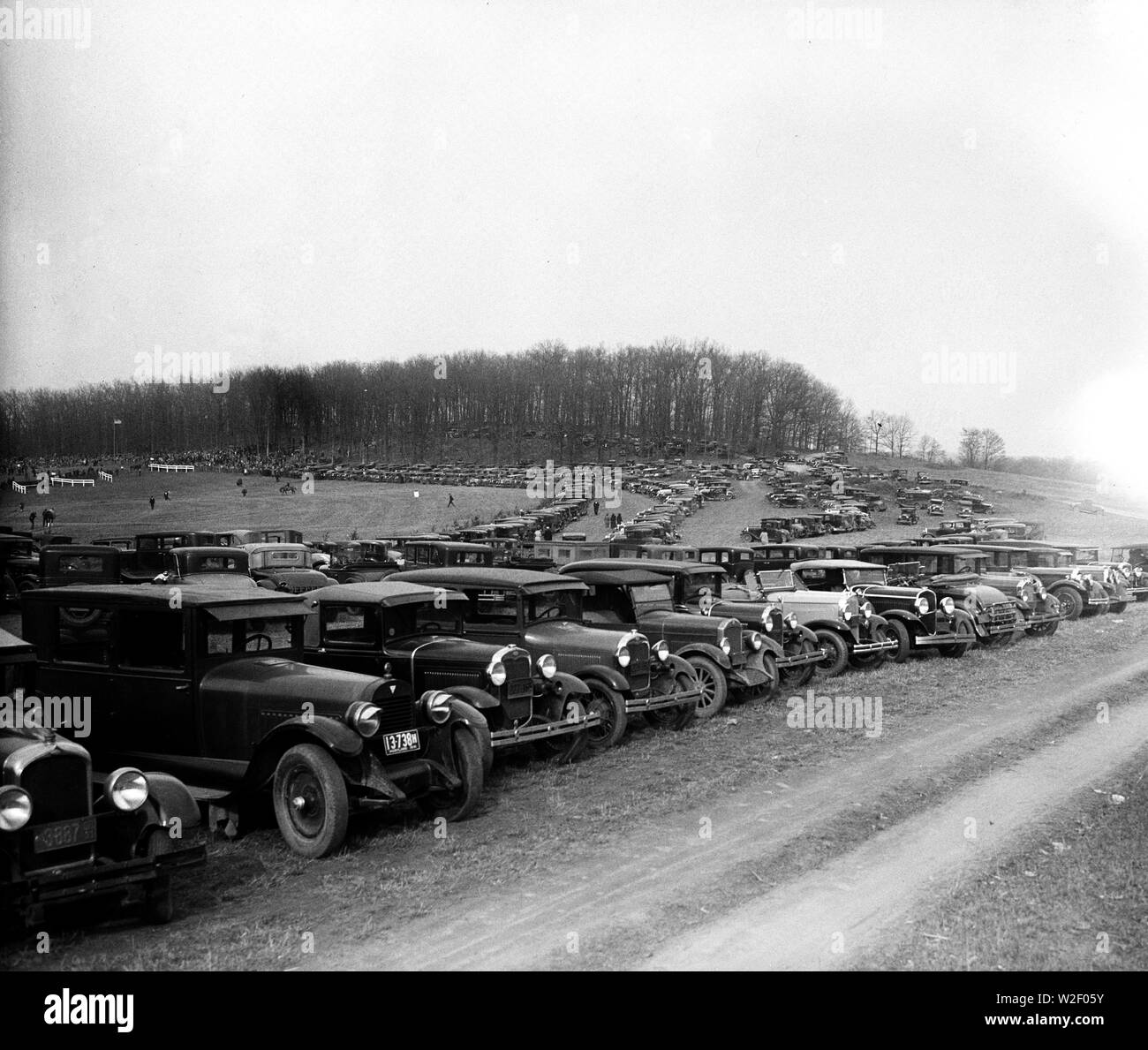 Early 20th century parked cars hi-res stock photography and images - Alamy