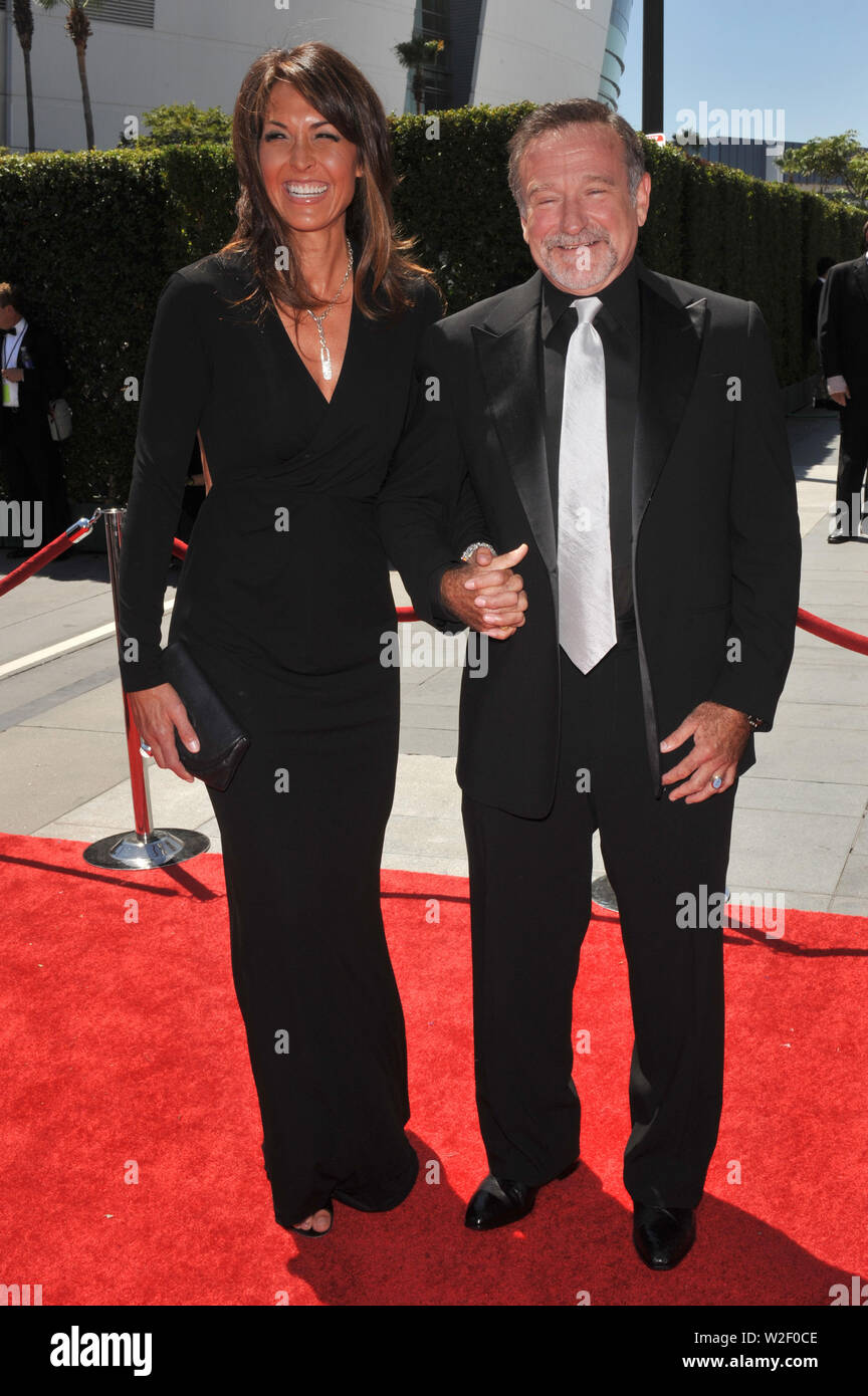 Robin williams and susan schneider hi-res stock photography and images ...