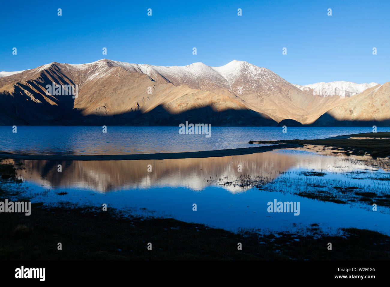 Late afternoon scenery of Pangong Tso (Pangong Lake) and its ...