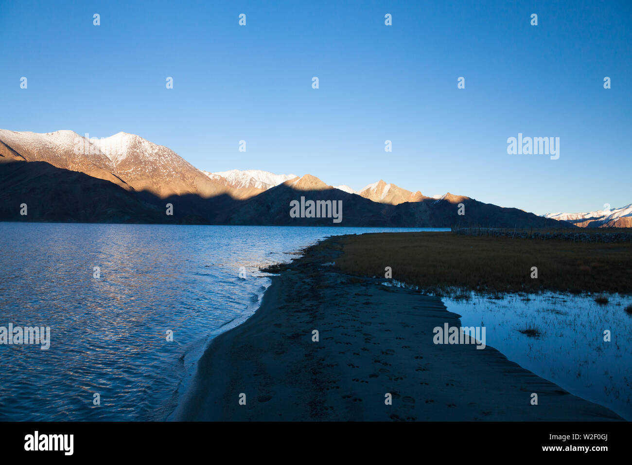 Late afternoon scenery of Pangong Tso (Pangong Lake) and its ...