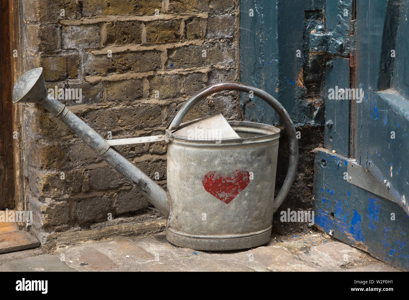 Bleeding heart yard hi-res stock photography and images - Alamy