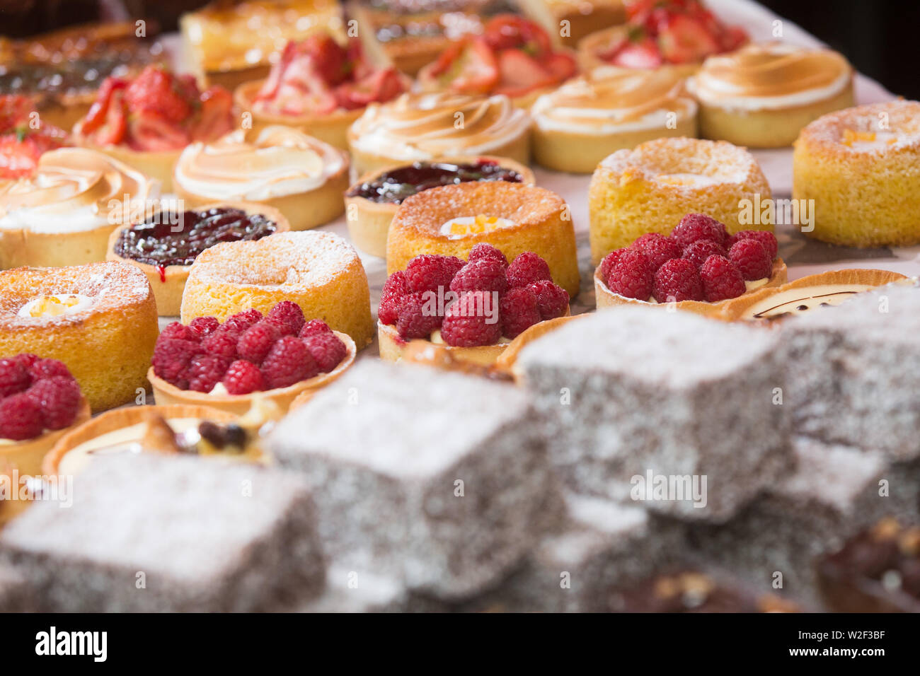 Petit four cakes hi-res stock photography and images - Alamy