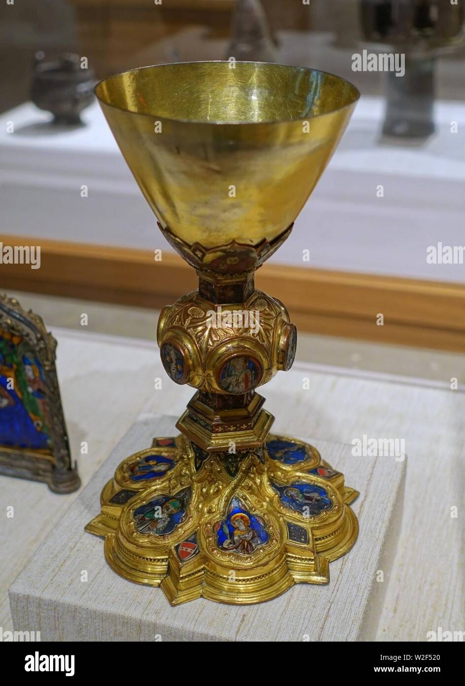 Silver and translucent enamel hi-res stock photography and images - Alamy