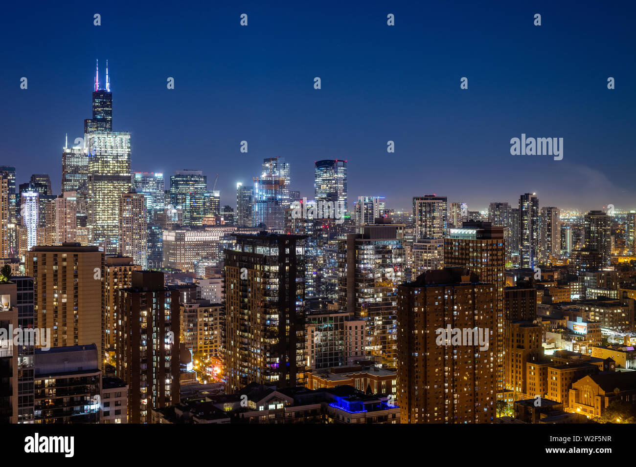 Chicago skyline at night Stock Photo - Alamy