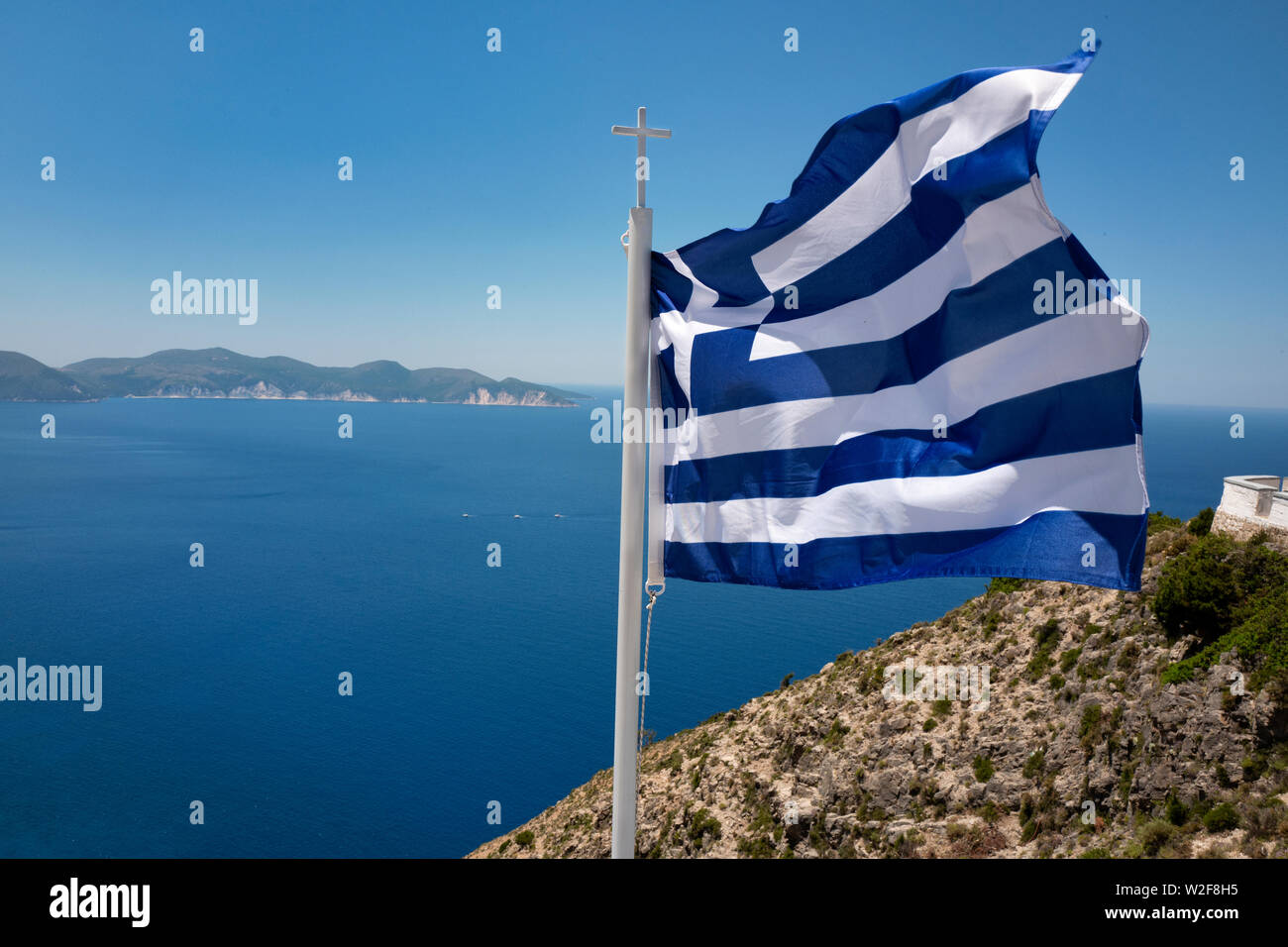 Greek flag on beach hi-res stock photography and images - Alamy