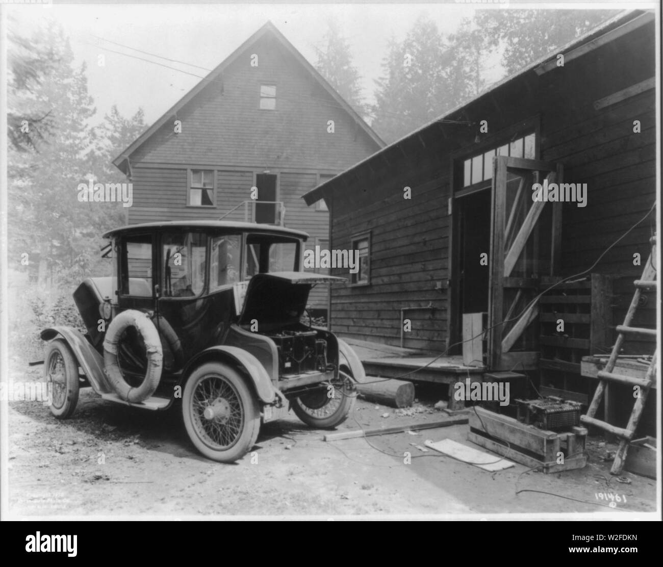 Charging the battery of a Detroit electric automobile Stock Photo - Alamy