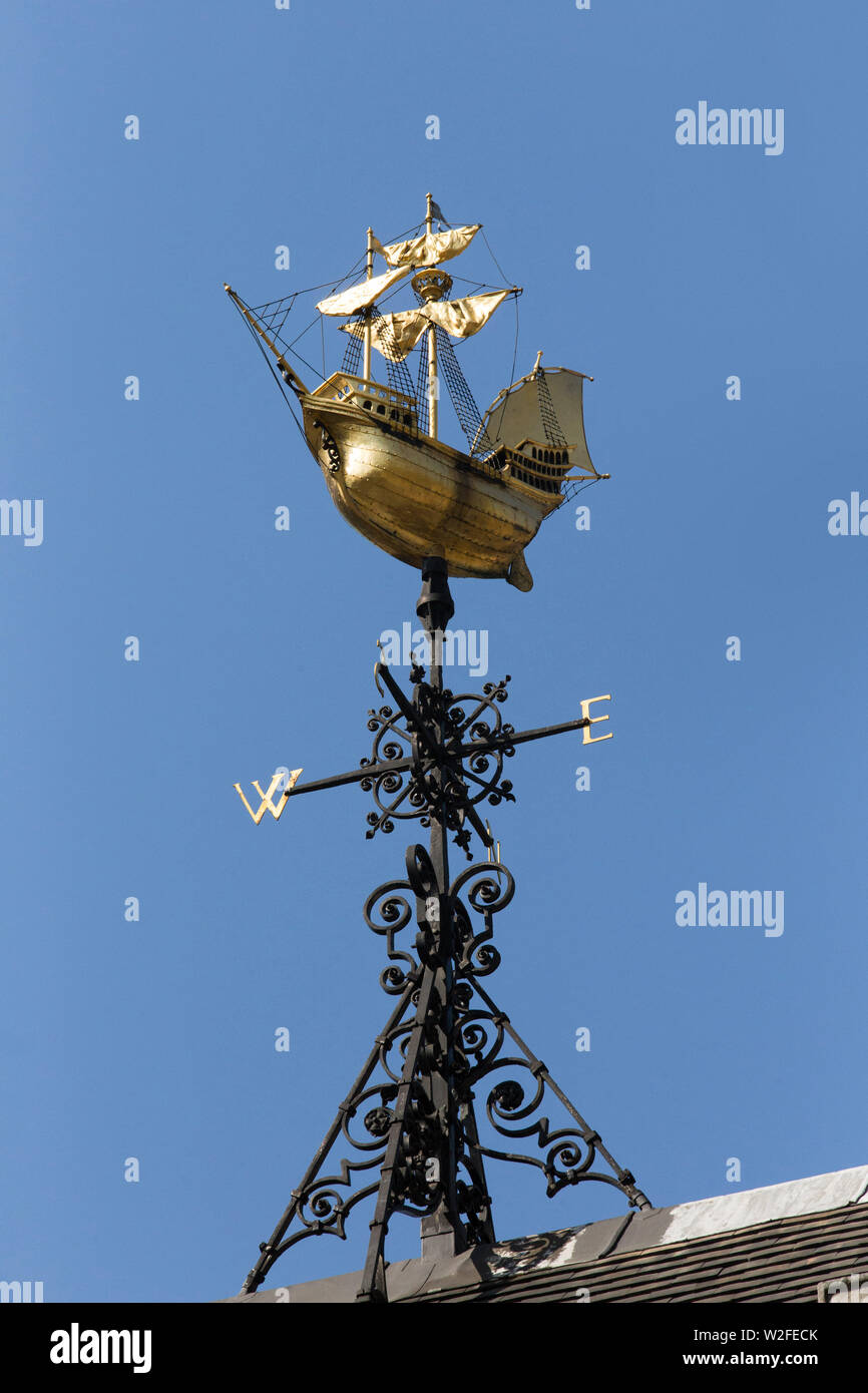 Roof of Two Temple Place, xhibitions of publicly-owned British art in ...