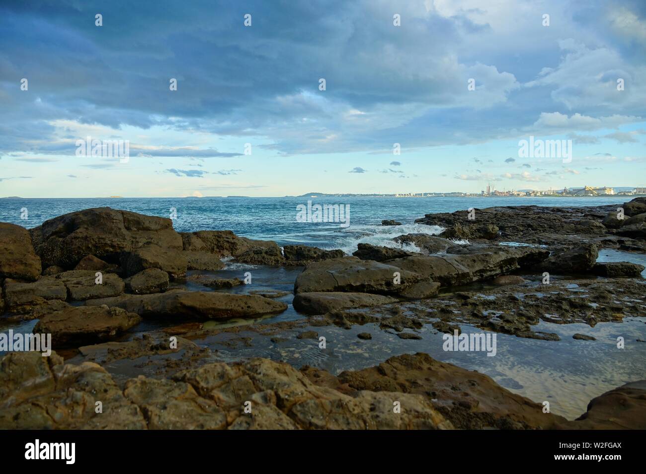 Rock Pools off Flagstaff Hill Wollongong Stock Photo - Alamy