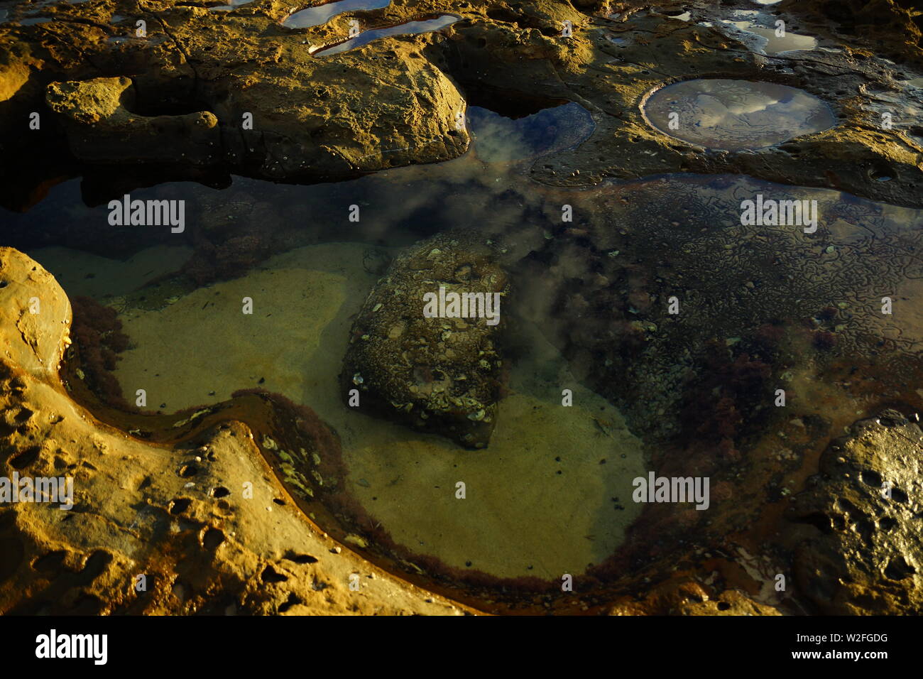 Tidal rock pools hi-res stock photography and images - Alamy