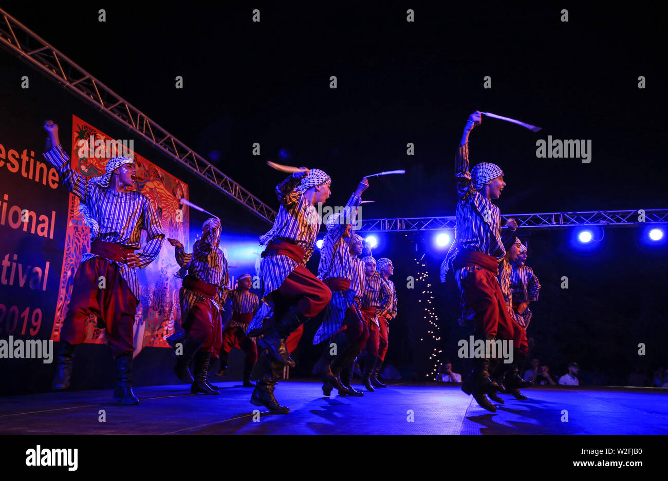 Palestinian dabka dance hi-res stock photography and images - Alamy