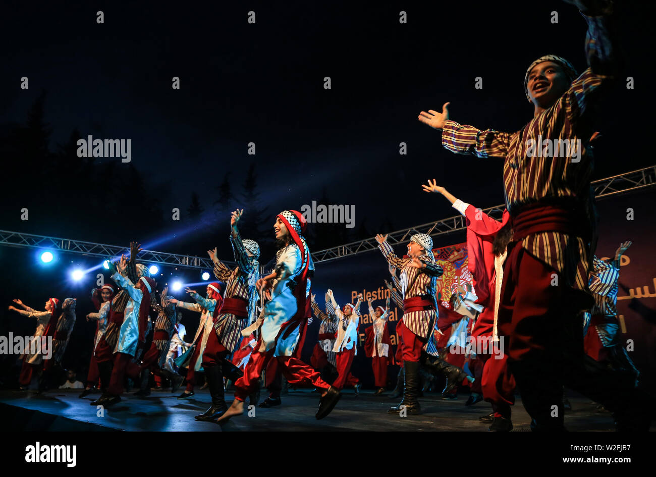 Palestinian dabka dance hi-res stock photography and images - Alamy