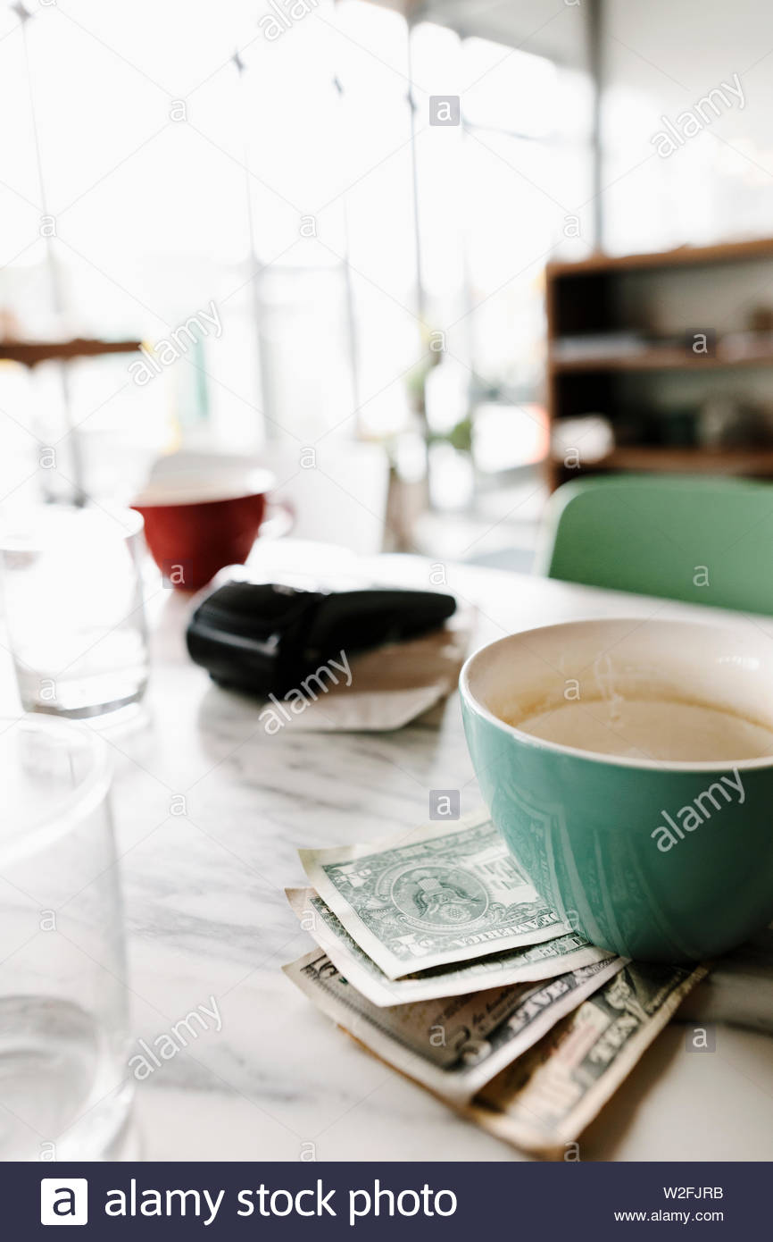 Money under the table hi-res stock photography and images - Alamy