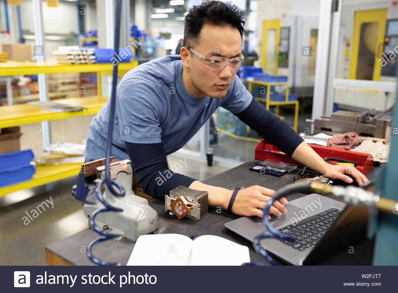 Online lab research hi-res stock photography and images - Alamy