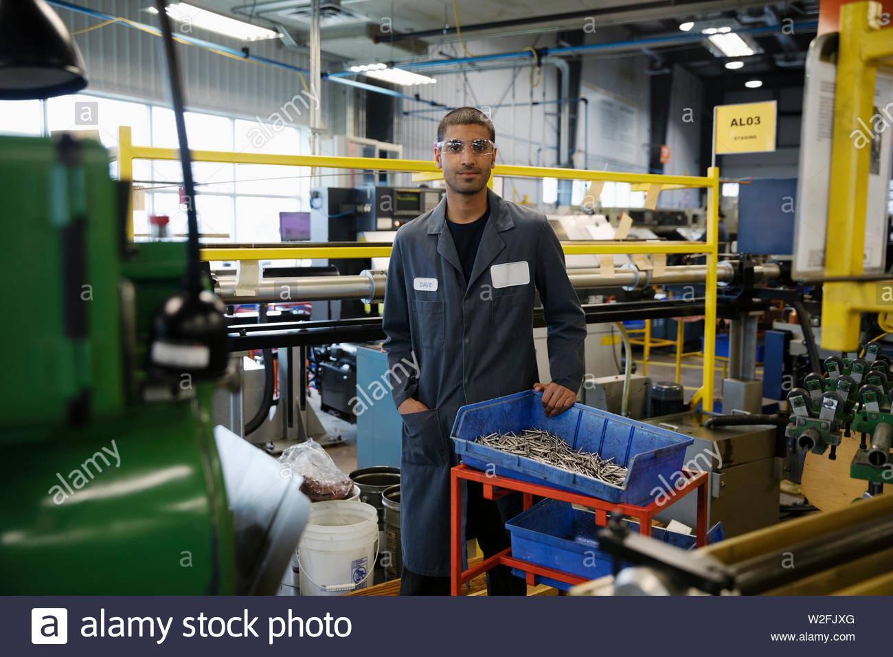 Factory floor people working hi-res stock photography and images - Alamy