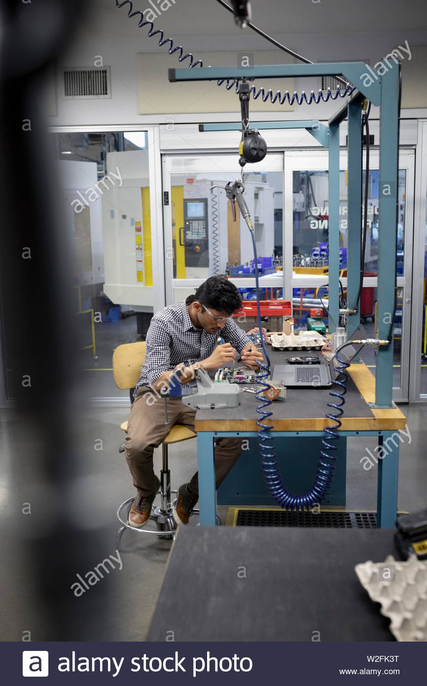 Electrical engineering lab hi-res stock photography and images - Alamy