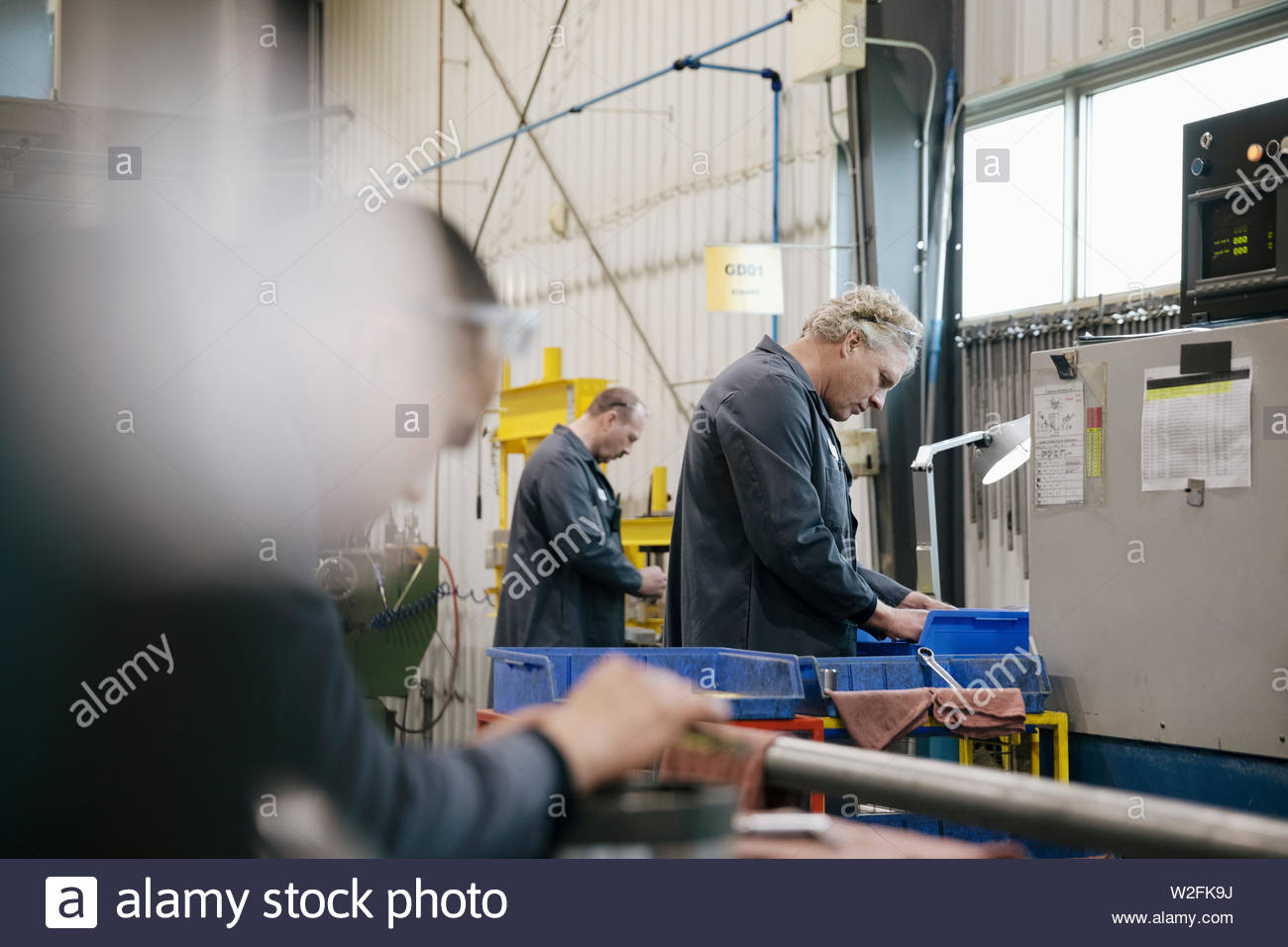 Machinist working on machine hi-res stock photography and images - Alamy