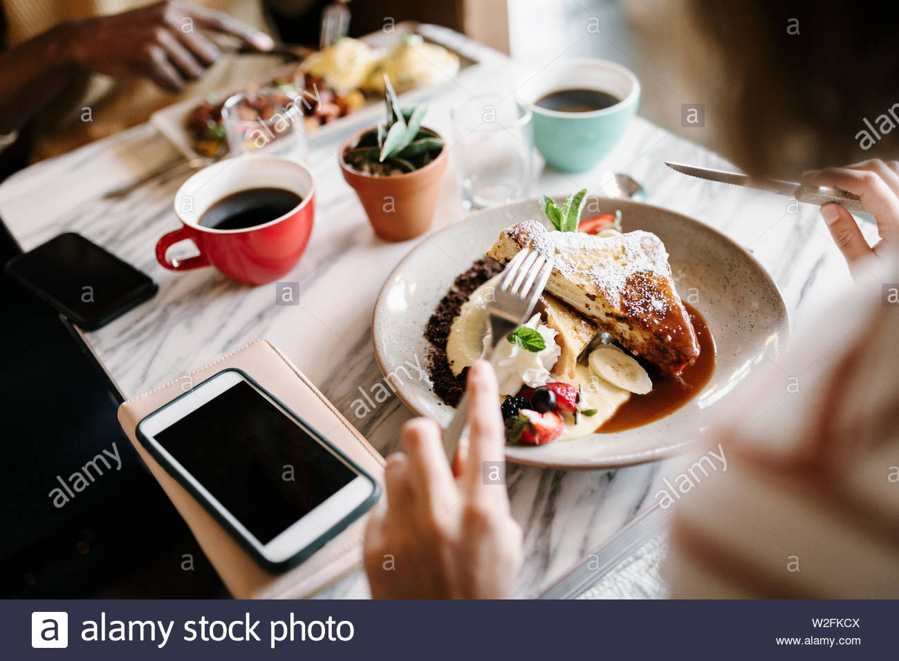 Cafe dining hi-res stock photography and images - Alamy