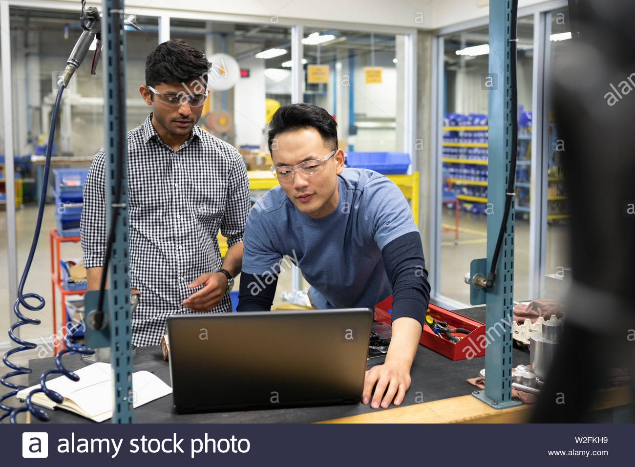 Online lab research hi-res stock photography and images - Alamy