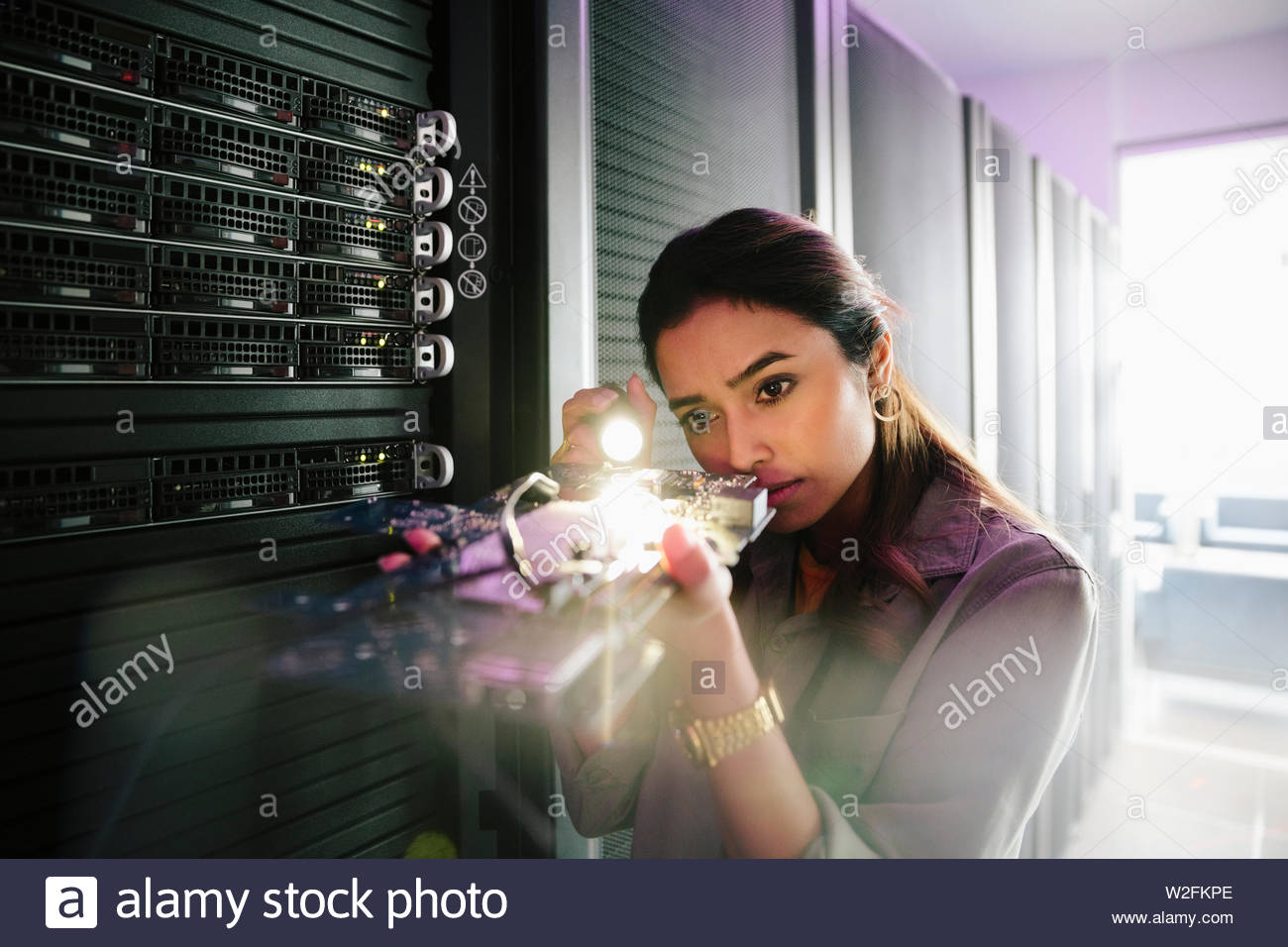 Checking network hi-res stock photography and images - Alamy