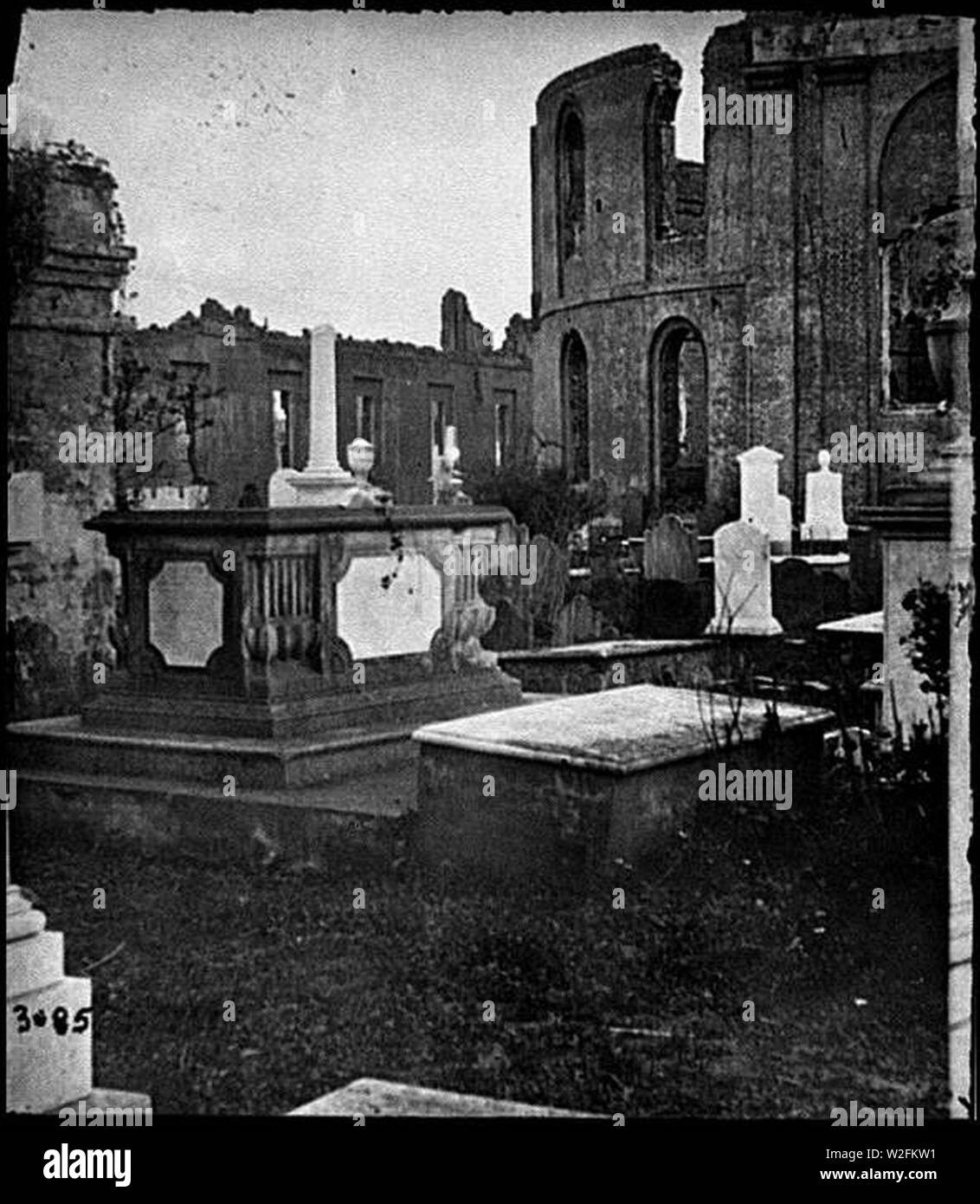 Charleston, S.C. Graveyard of the ruined Circular Church Stock Photo ...