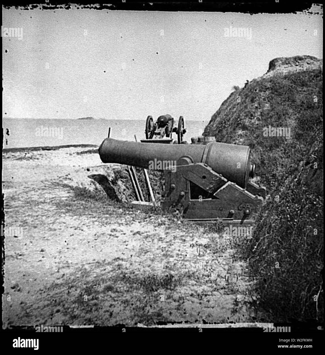 Charleston, S.C. Guns of Fort Johnson; Fort Sumter in distance Stock ...