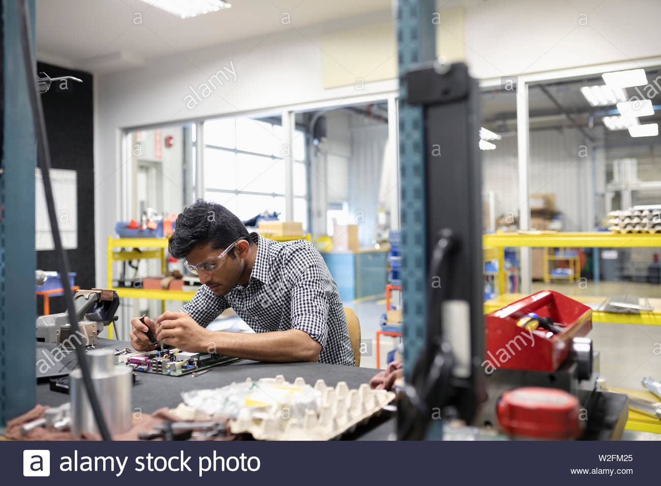 Asian electronics production line hi-res stock photography and images ...
