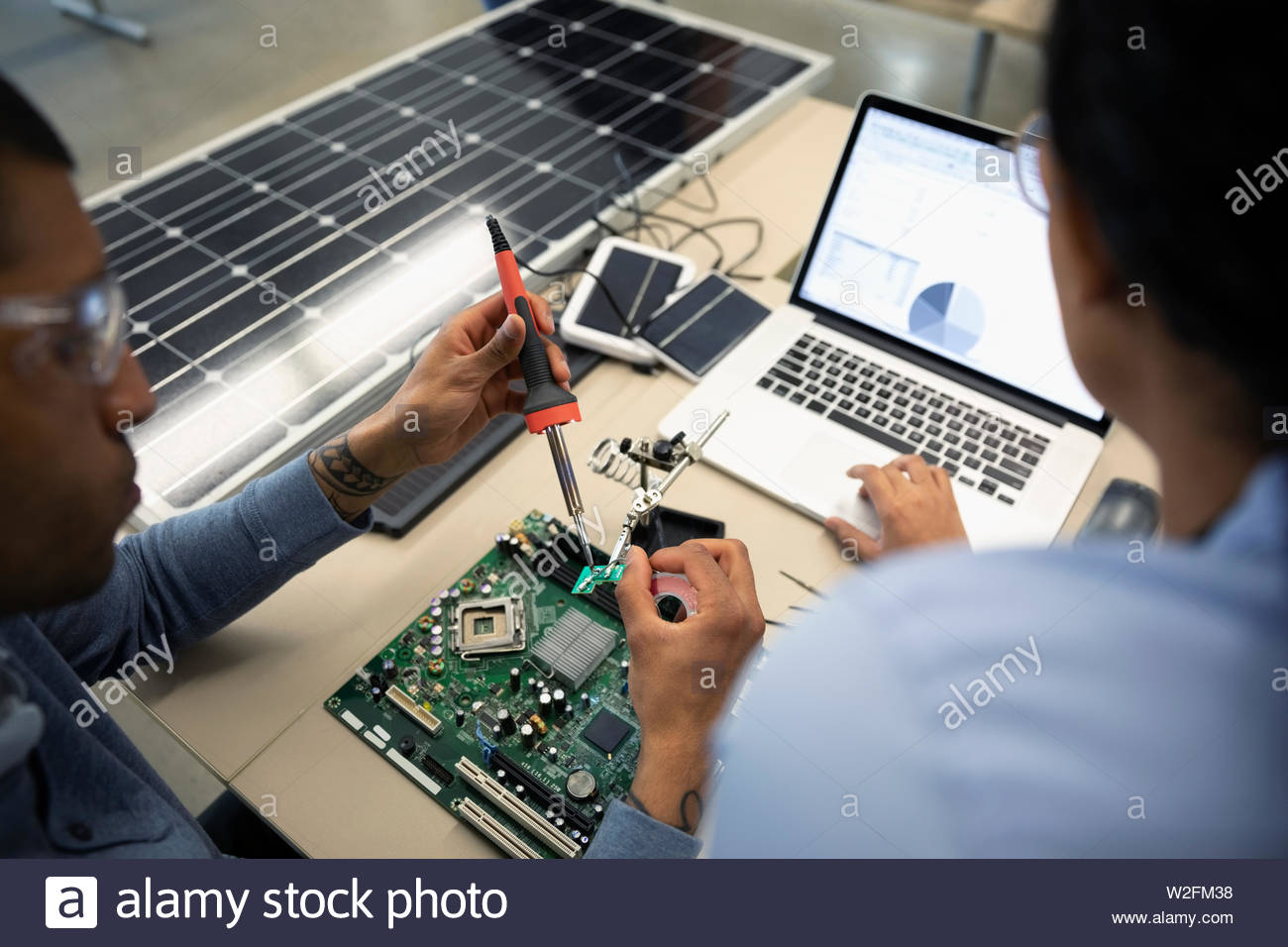 Electrical engineers design hi-res stock photography and images - Alamy