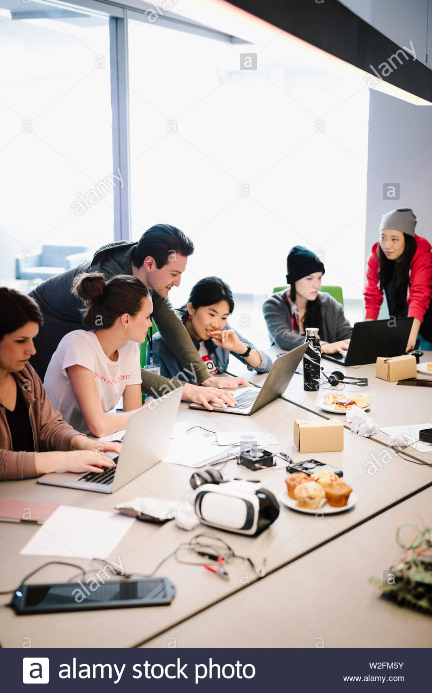 Adult coding class hi-res stock photography and images - Alamy