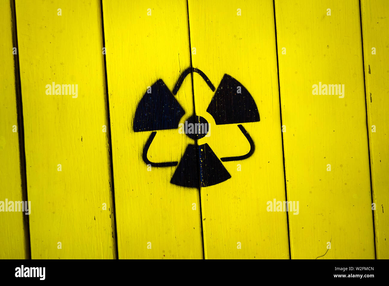 Radiation symbol sign hi-res stock photography and images - Alamy