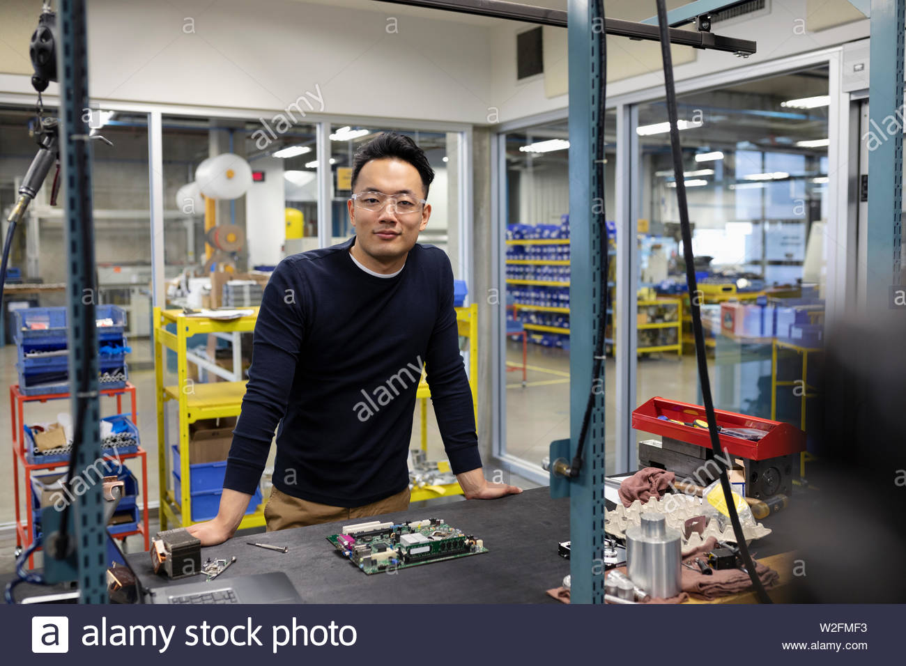 Asian electronics production line hi-res stock photography and images ...