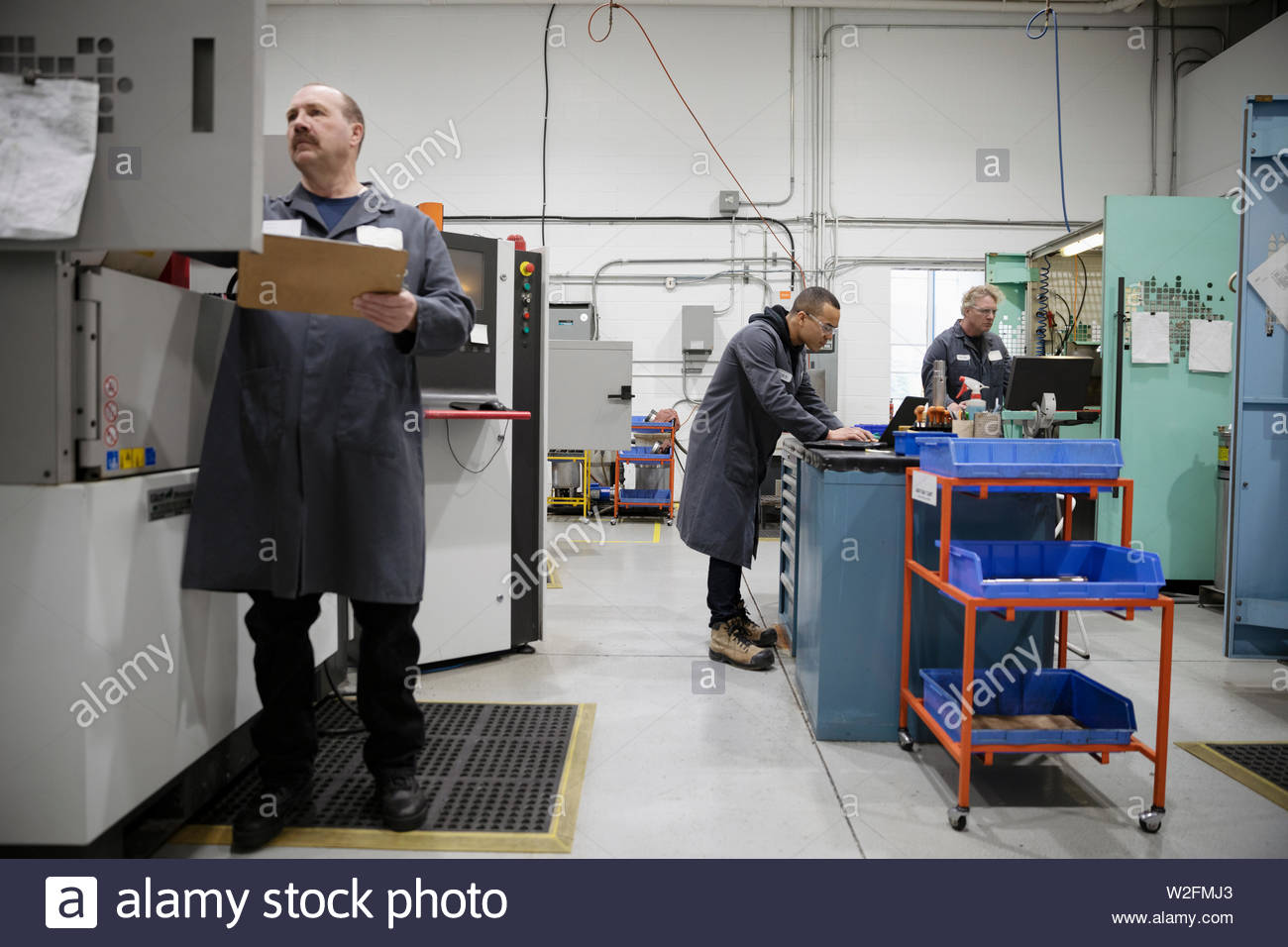 Machinists factory hi-res stock photography and images - Alamy