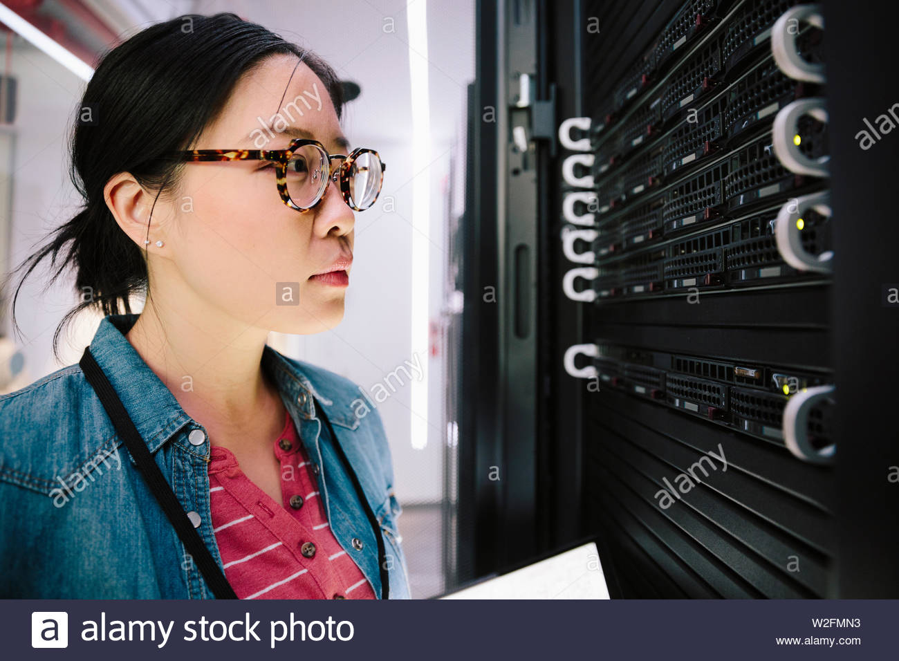 Technician computer equipment hi-res stock photography and images - Alamy