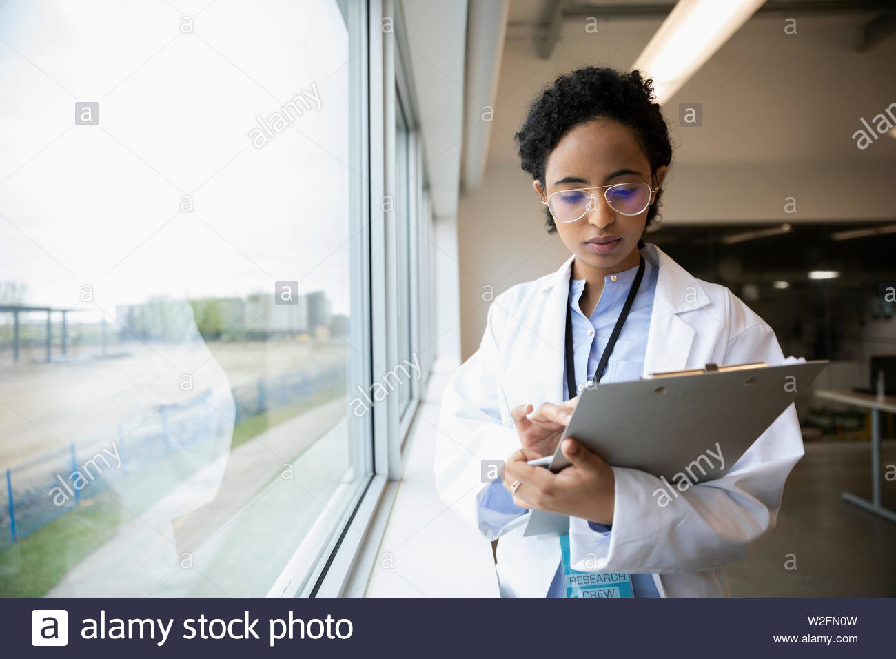 Scientist lab coat record hi-res stock photography and images - Alamy