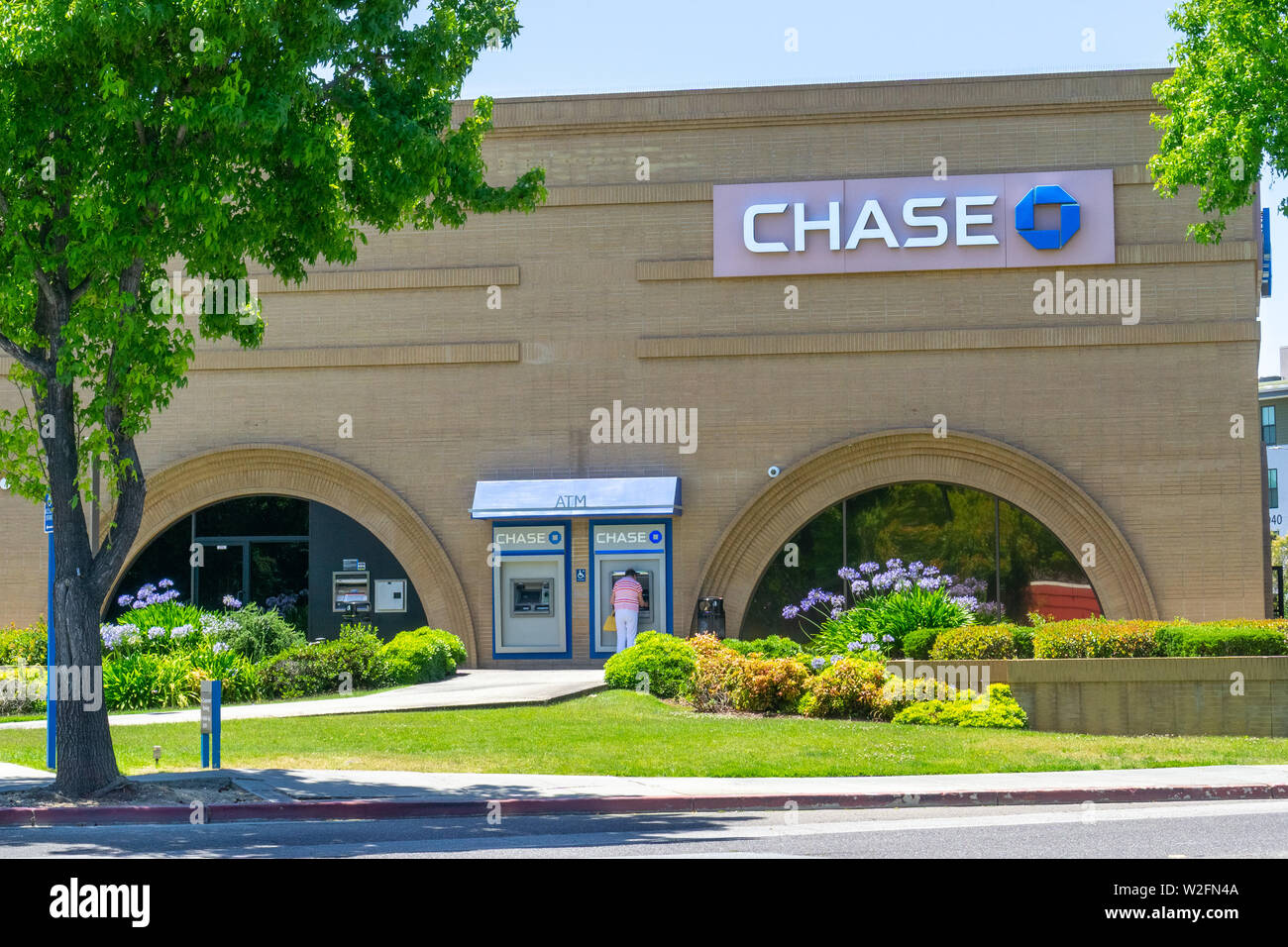 Chase bank branch hi-res stock photography and images - Alamy
