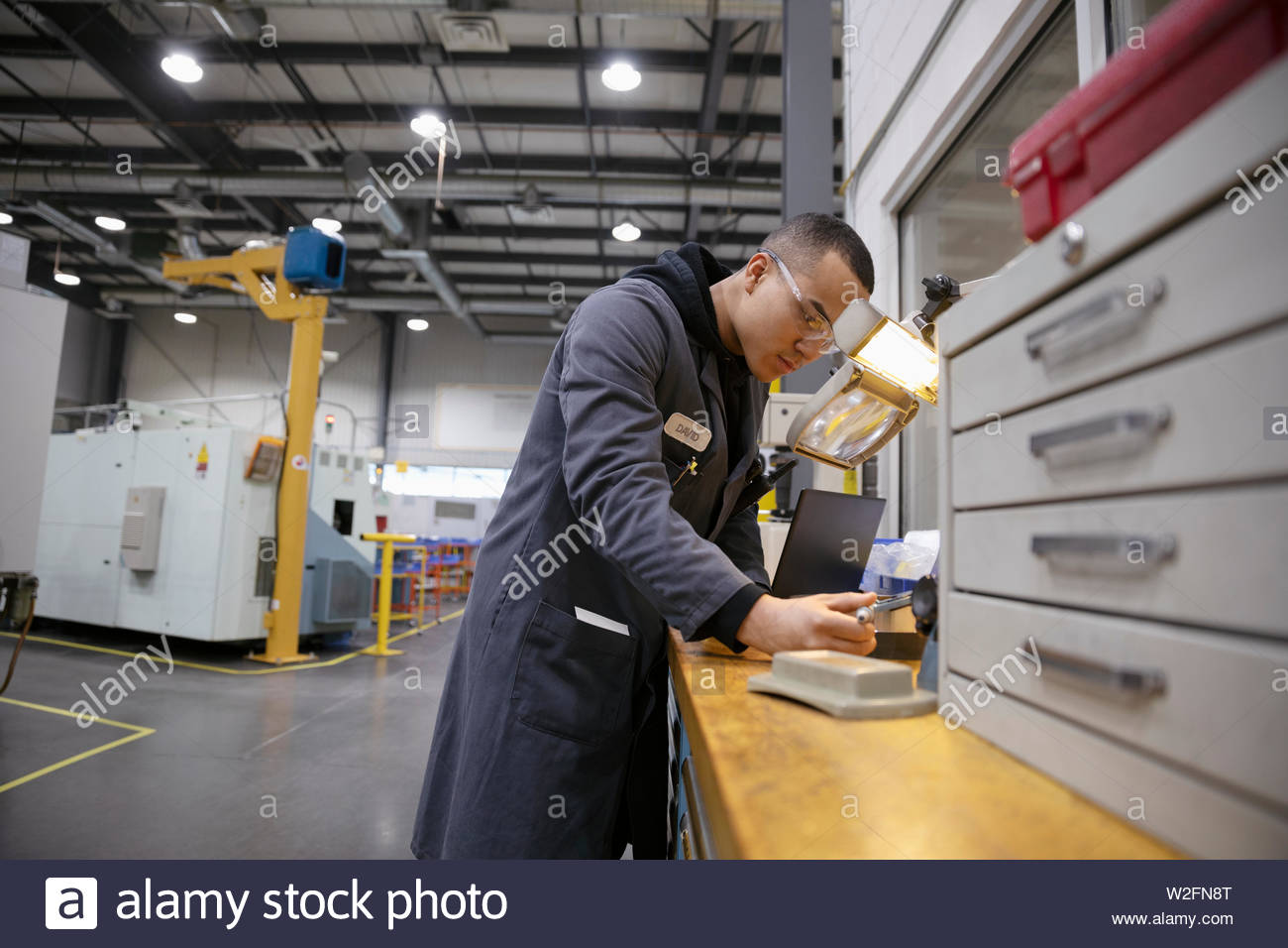 Workbench manufacturing hi-res stock photography and images - Alamy