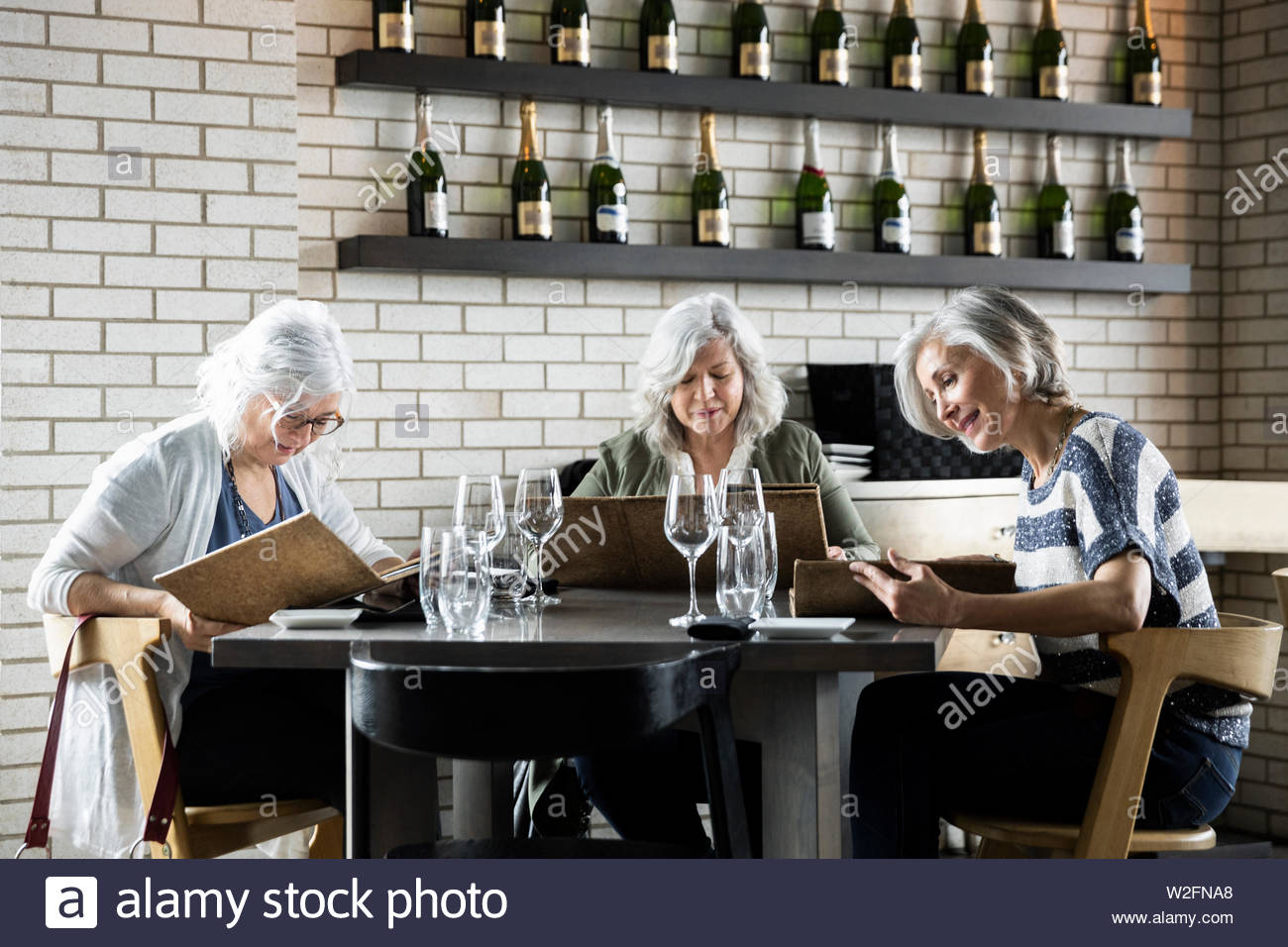 Woman reading menu in restaurant hi-res stock photography and images ...